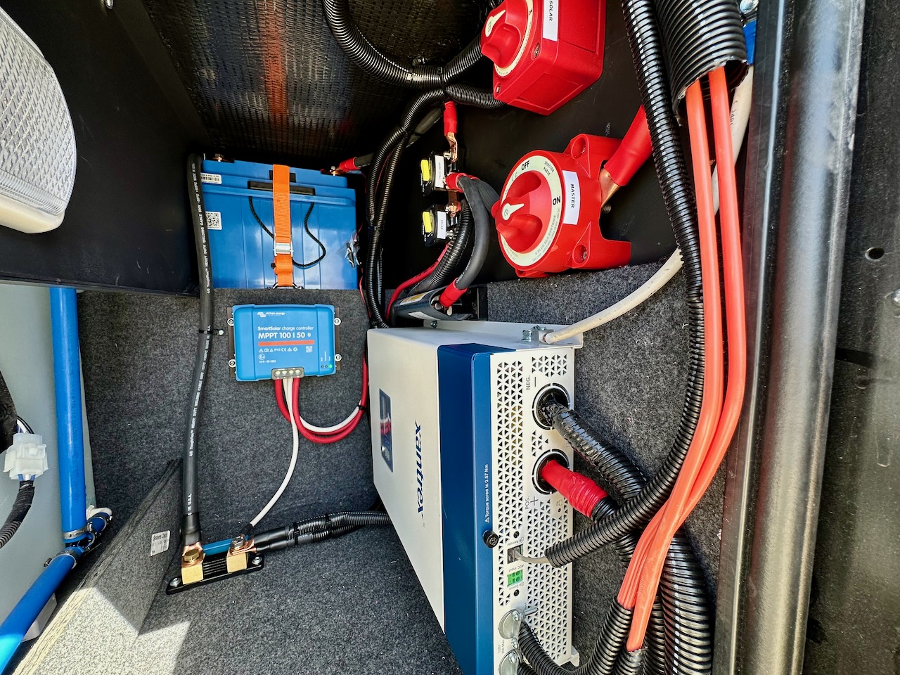 Solar and Battery Installation (158-159) – MobileMosers.com